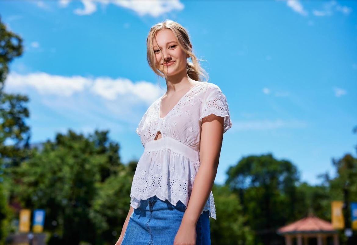 5 Fast Facts about singer Caroline Grace – Teens Wanna Know