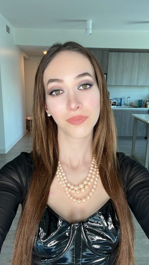 Sasha Anne: Empowerment through Makeup & Music – Teens Wanna Know